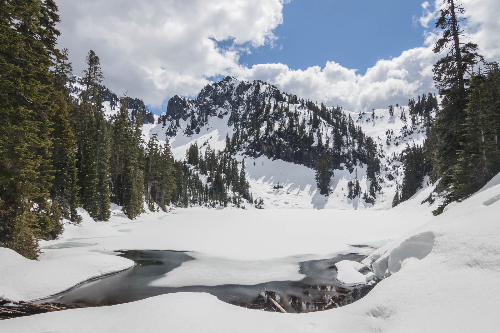 Cascade Mountain by Malachite Peak via Gouging Lake / 喀斯喀特山