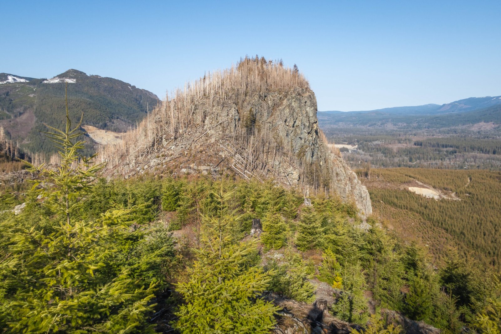 TOC Rock by Haystack Mountain and Mount Persis / TOC岩