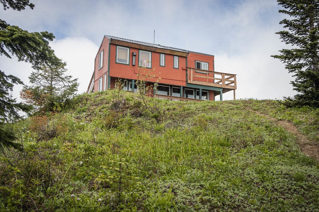 High Hut via Mount Tahoma Trails in Tahoma State Forest / 高屋