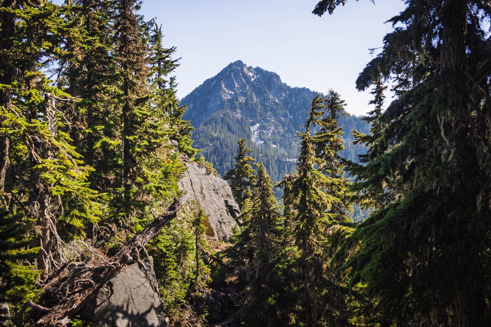 Mount Fernow in Wild Sky by Beckler Peak via Alpine Baldy / 費爾諾山